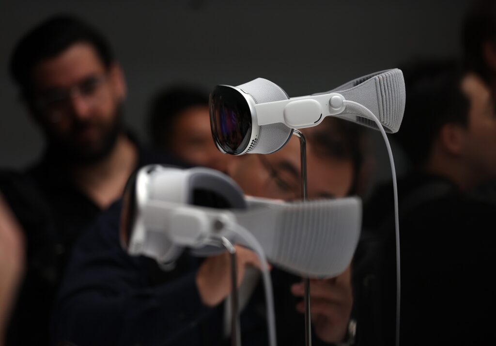 Police Issue Warning After Man With Apple Vision Pro Walks on Streets ...