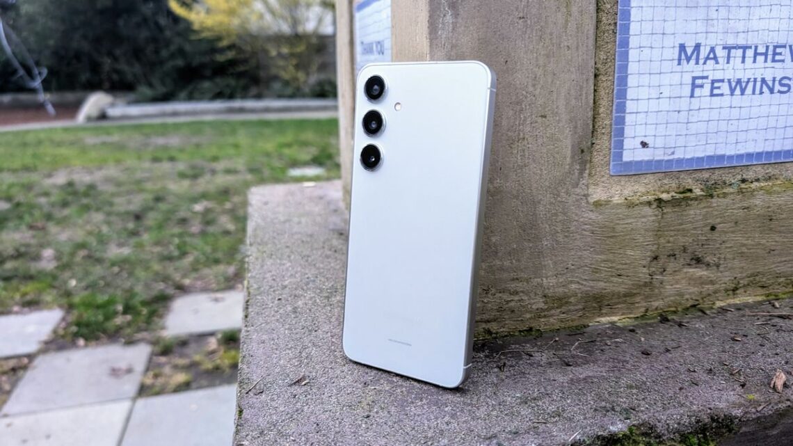 Samsung Galaxy S24 Ultra Hits a Bump with Android Auto Glitches ...