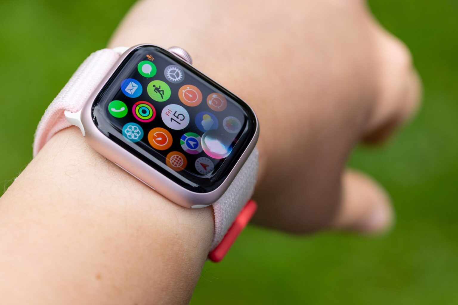 Apple Stops Sales of Latest Watches Amid Patent Dispute With Masimo ...