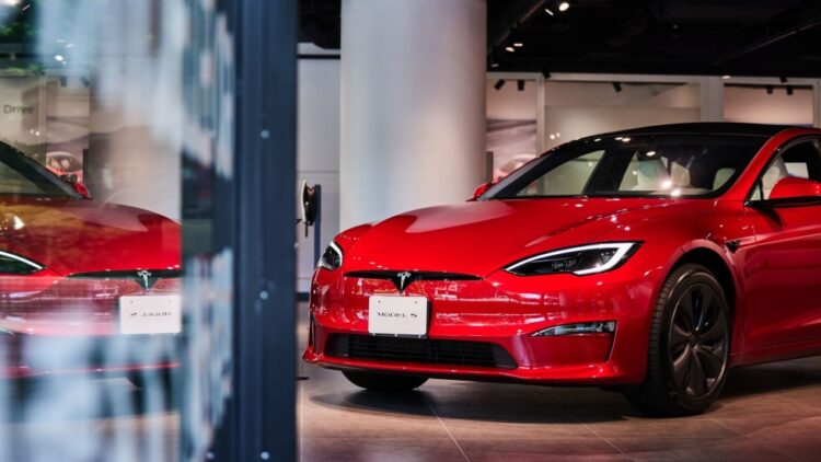 Tesla’s Electric Vehicles and Optimus Robots Will Soon Have 5G ...