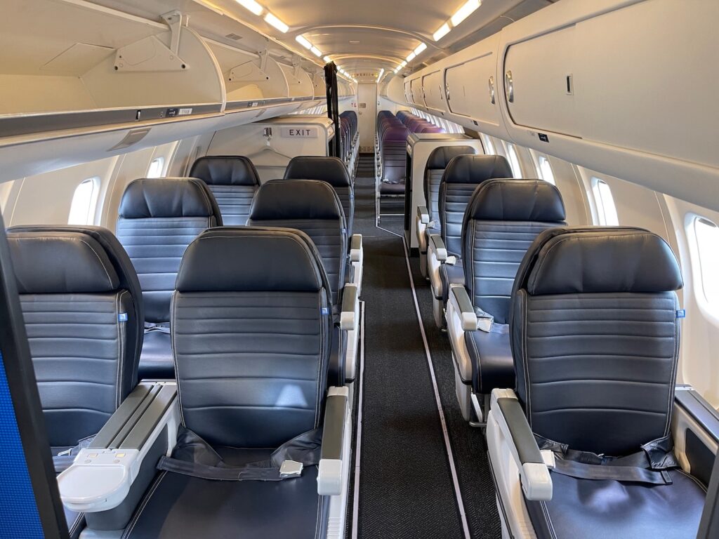 United and Delta Both Unveiled Their New CRJ-550 Regional Jets With ...