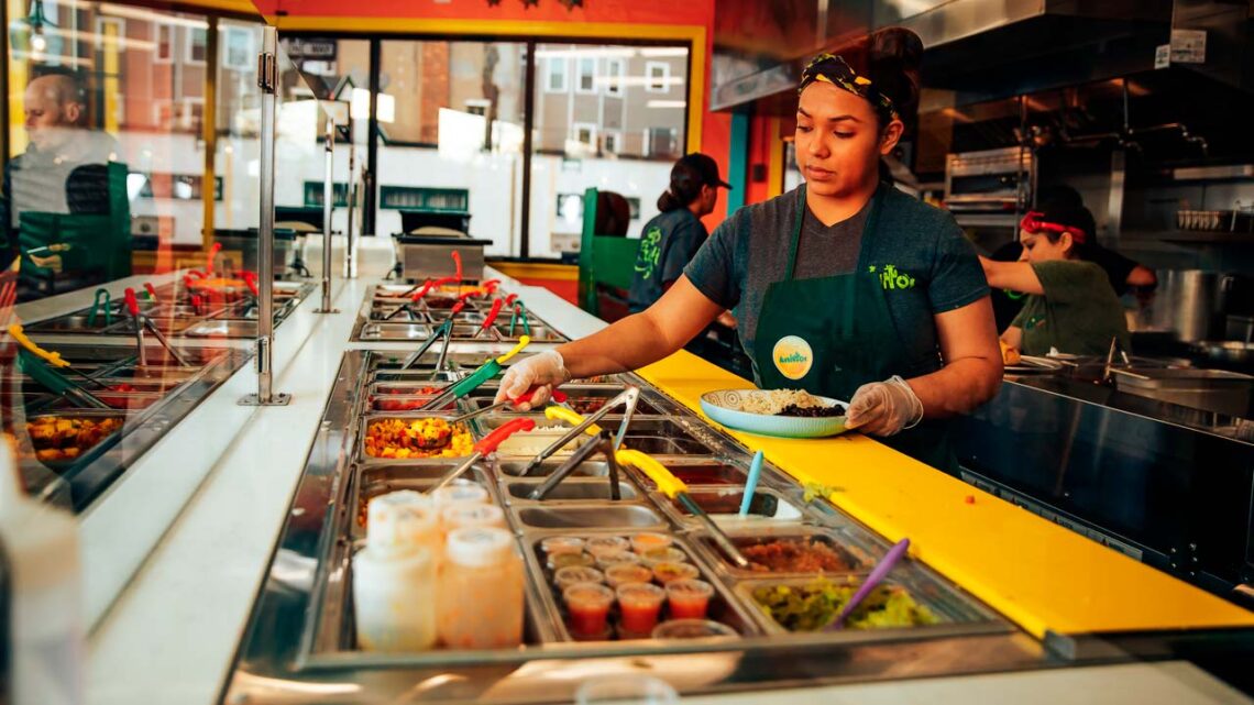 Explore How California's Minimum Wage Hike Impacts Fast Food Closures ...