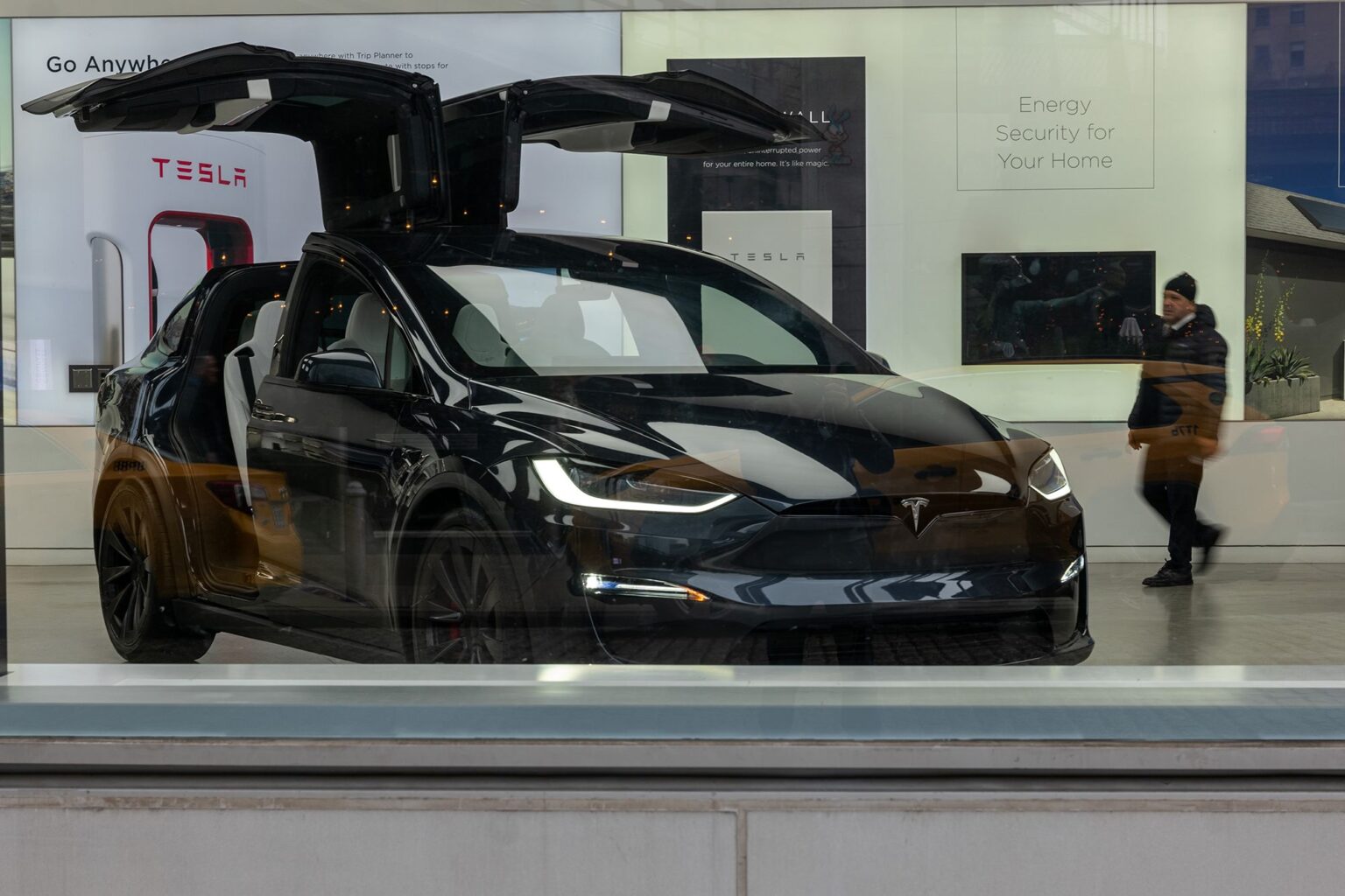 Tesla's Full-Self Driving Takes on the Urban Challenge of Navigating ...