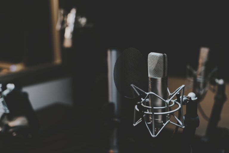 60+ Best Tech Podcasts to Follow for 2024 - Gadget Insiders