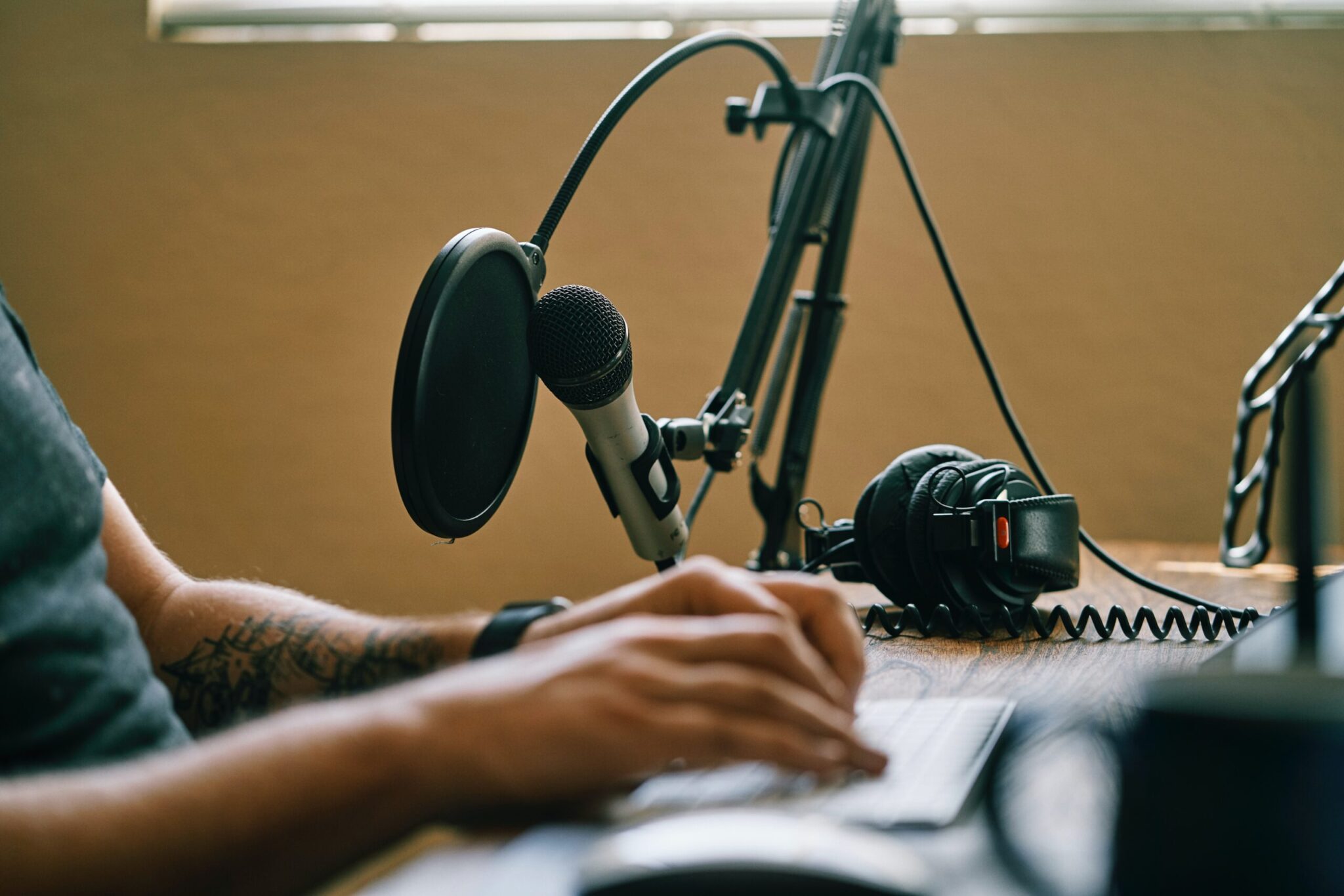 60+ Best Tech Podcasts to Follow for 2024 - Gadget Insiders
